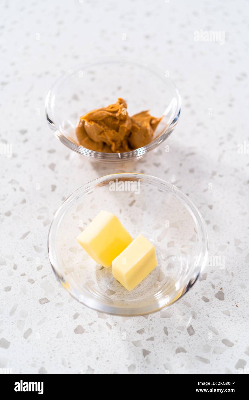 Homemade chocolate peanut butter fudge Stock Photo - Alamy