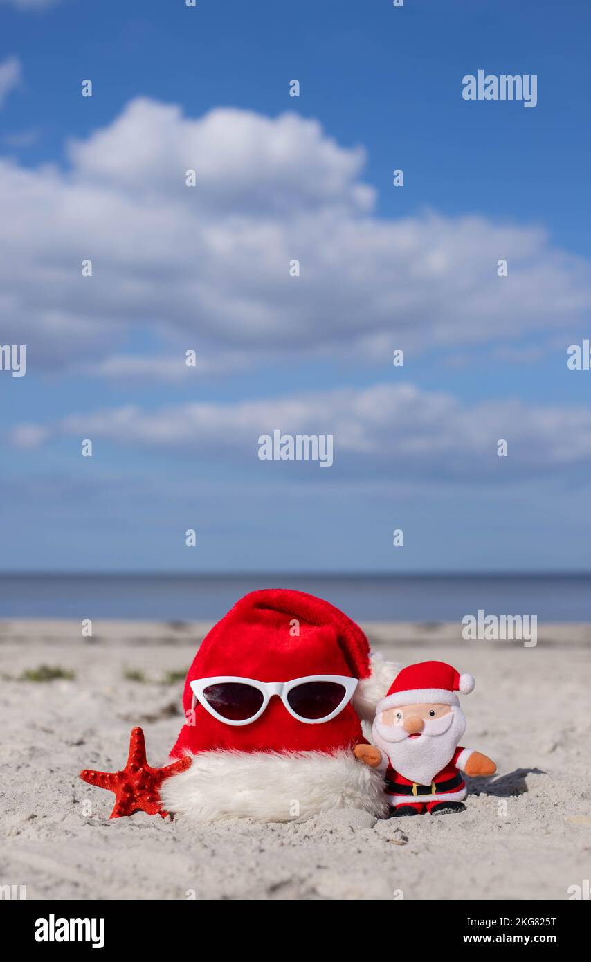 Santa Claus hat,starfish and Santa toy on the beach Stock Photo - Alamy