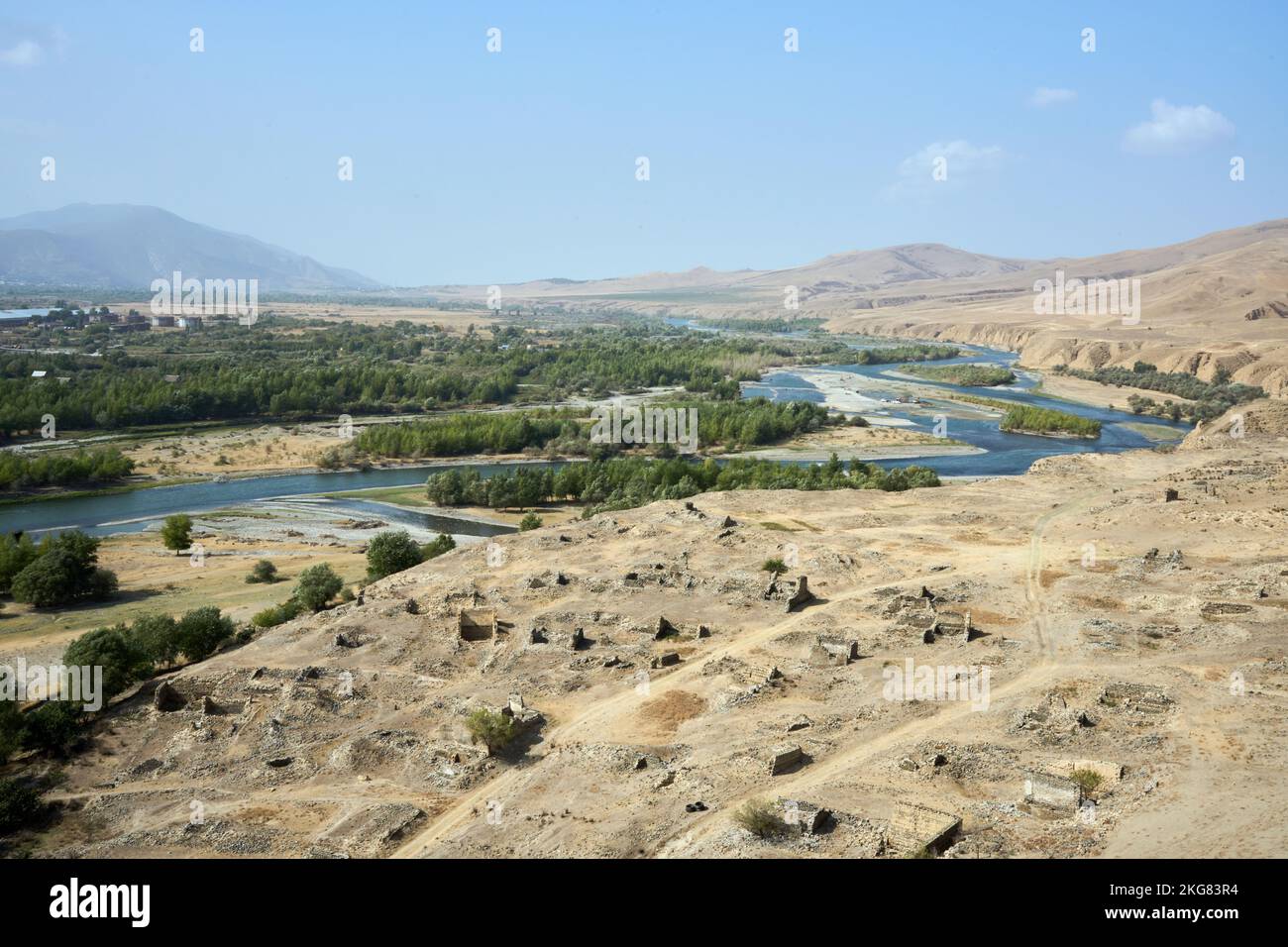 Festungs- und Höhlenstadt Uplisziche, Fluss Mtkvari, Fluss Kura, vorne ...