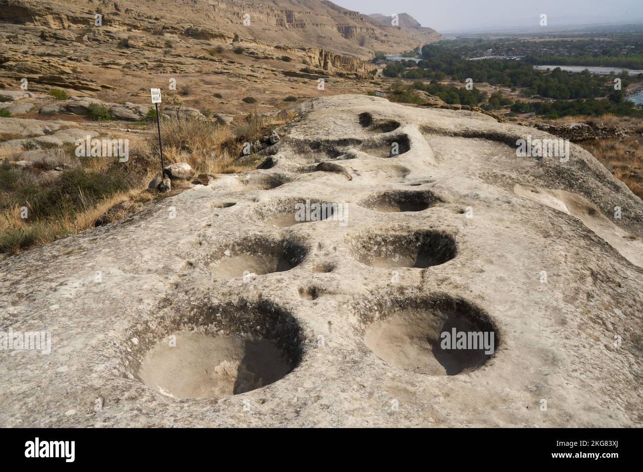 Festungs- und Höhlenstadt Uplisziche, Lagerstätte für Tongefässe ...