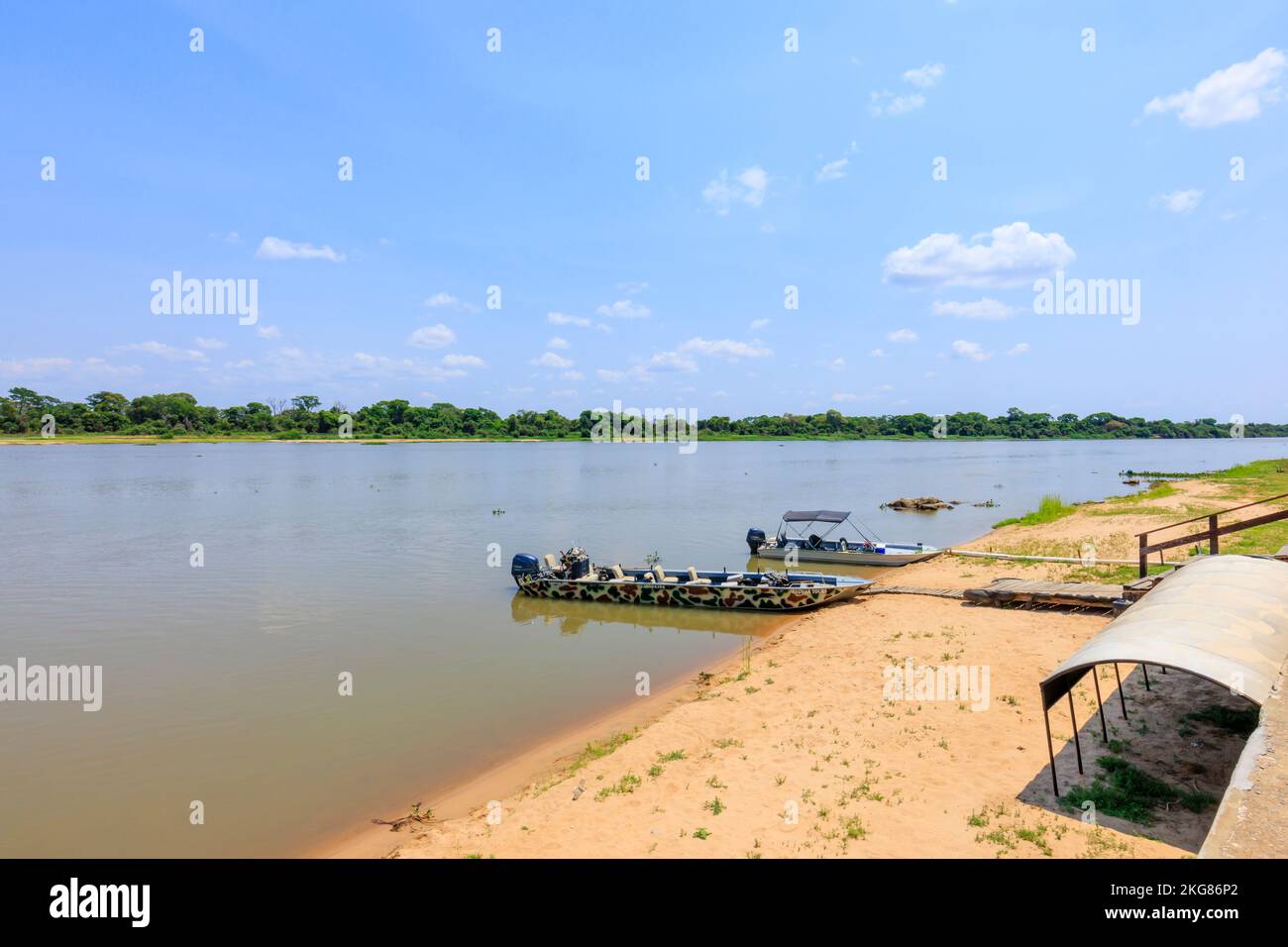 Wildlife viewing boats on Paraguay River, Hotel Baiazinha by the Taiama ...
