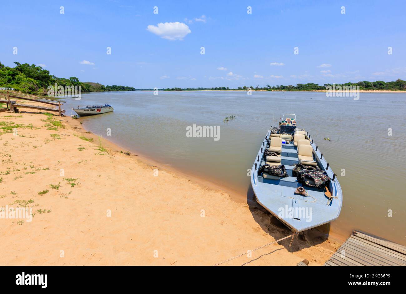 Wildlife viewing boats on Paraguay River, Hotel Baiazinha by the Taiama ...