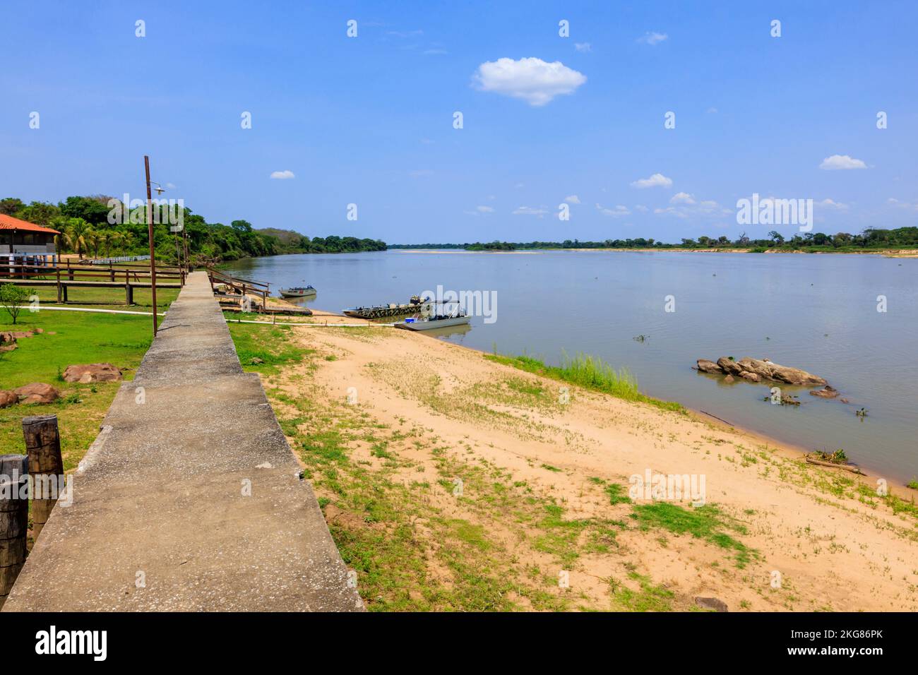 Wildlife viewing boats on Paraguay River, Hotel Baiazinha by the Taiama ...