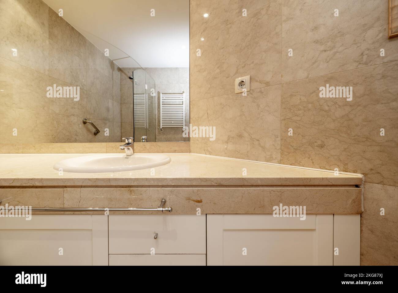 Empty room white walls cream carpet hi-res stock photography and images ...