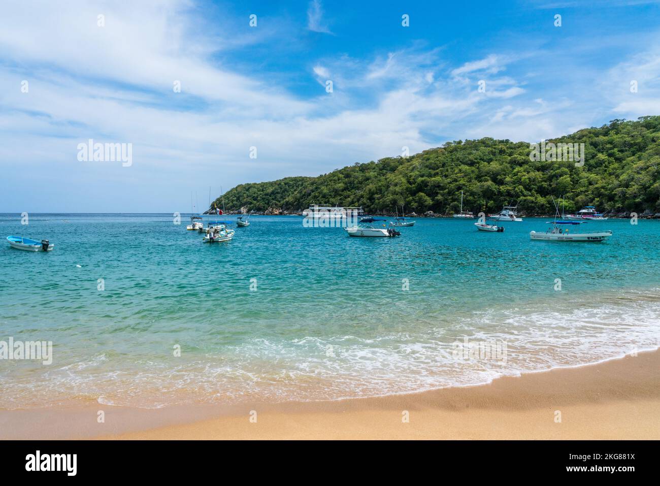 Recreational boats at Maguey Beach in Huatulco National Park on the ...