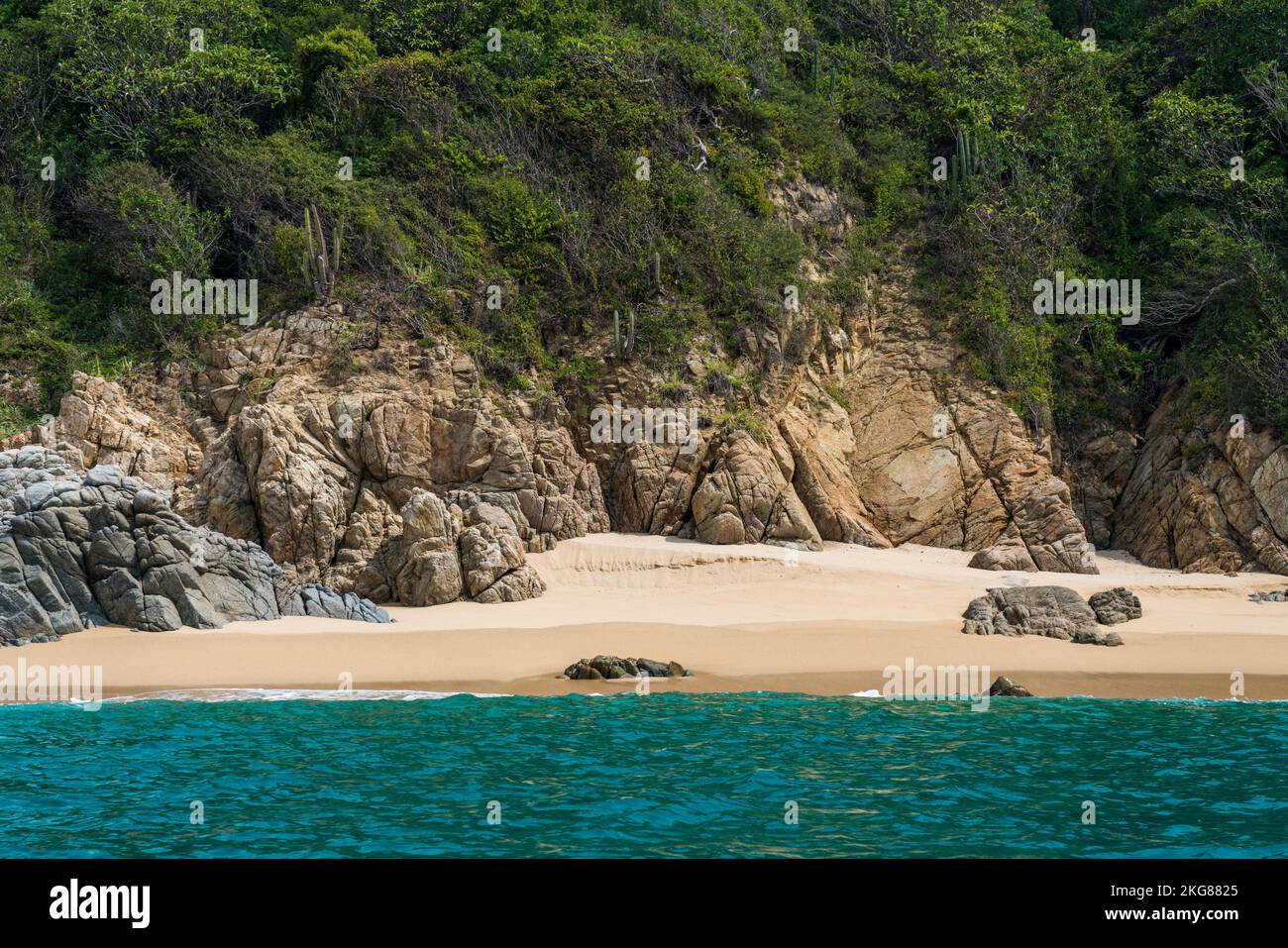 Playa cacaluta huatulco hi-res stock photography and images - Alamy