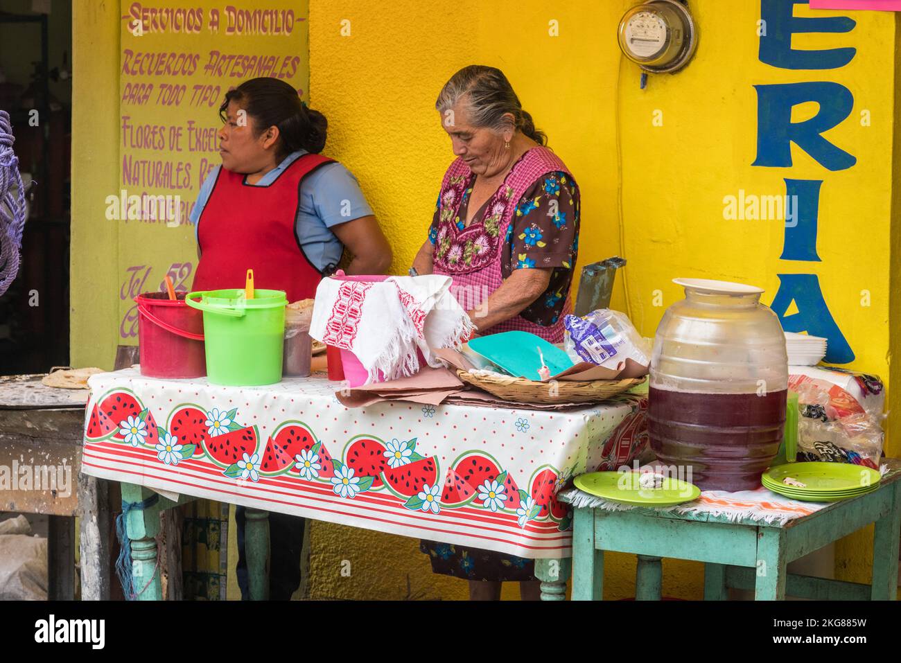 Native american woman cooking hi-res stock photography and images - Alamy