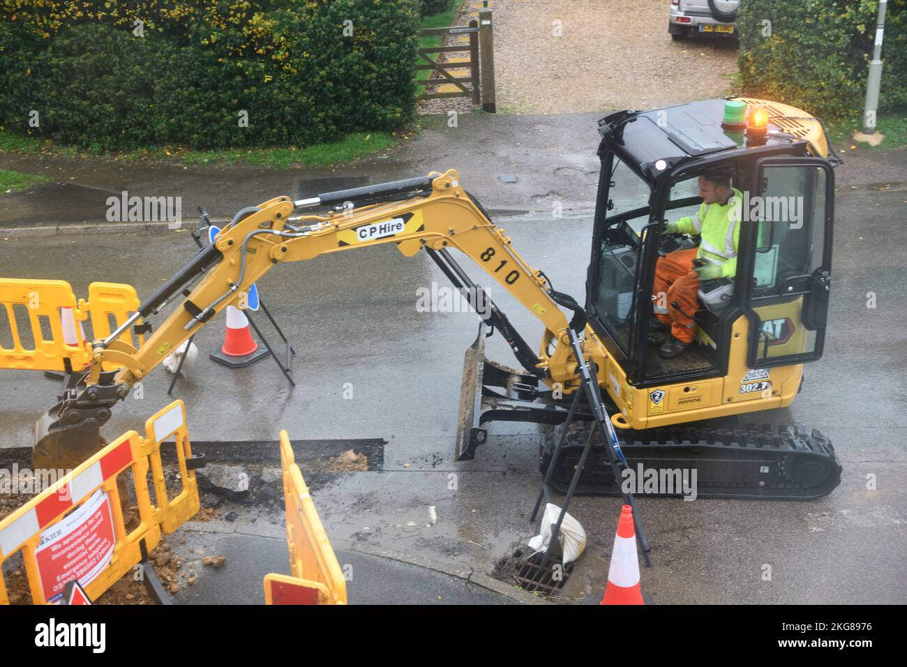Men at Work Hook Norton Oxfordshire England uk Stock Photo - Alamy