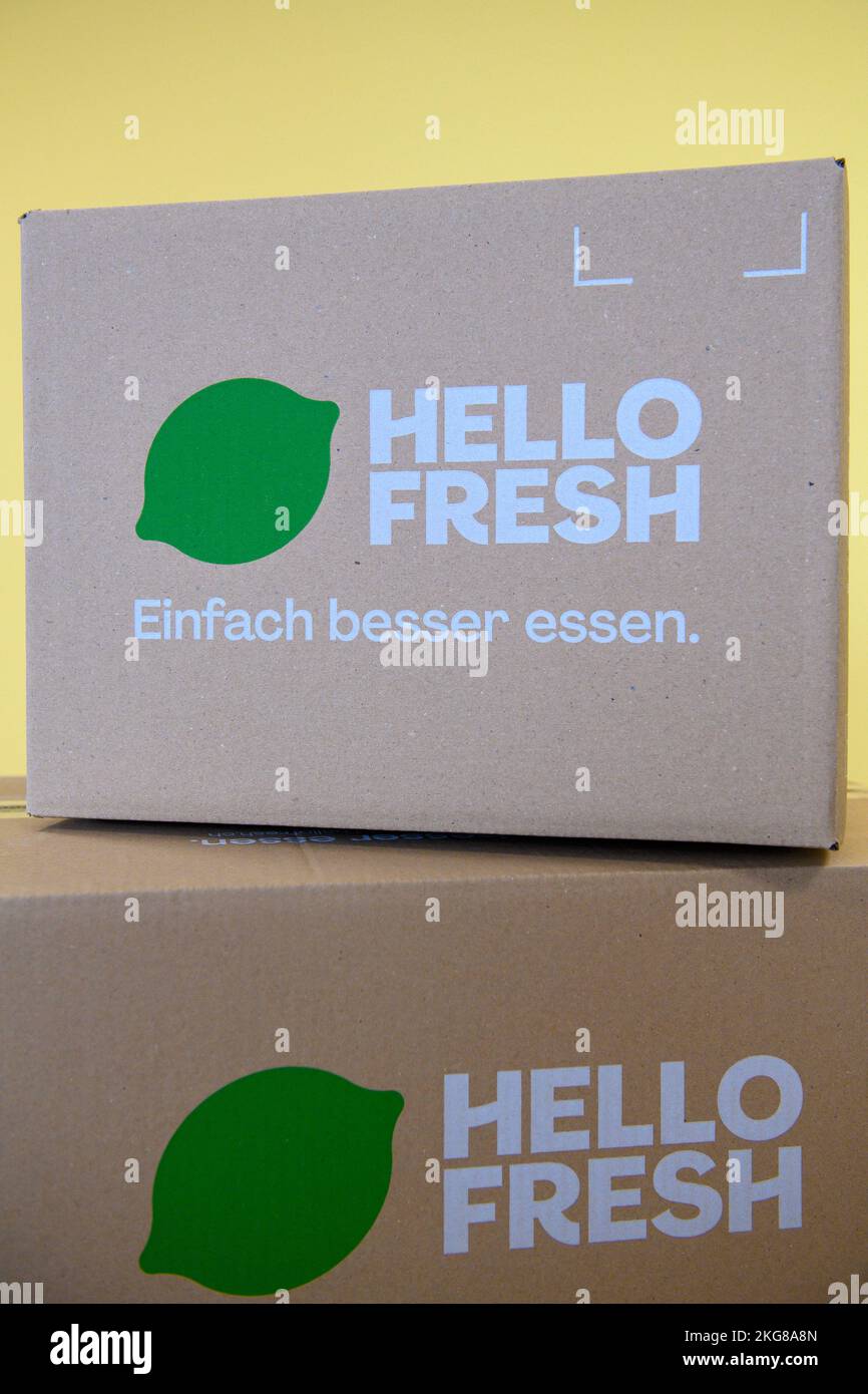 22 November 2022, Saxony-Anhalt, Barleben: Cooking boxes from ...