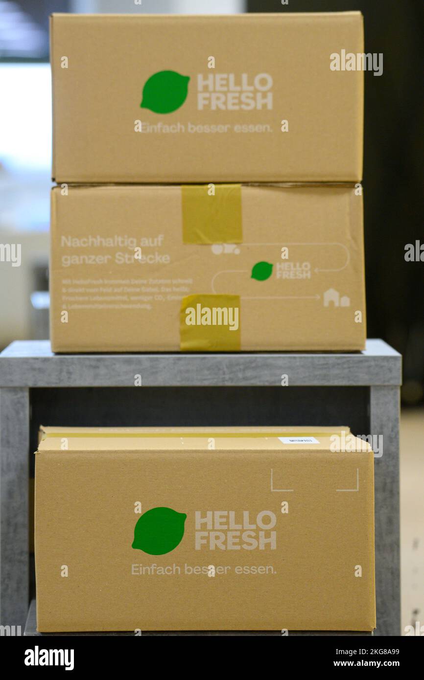 22 November 2022, Saxony-Anhalt, Barleben: Cooking boxes from ...