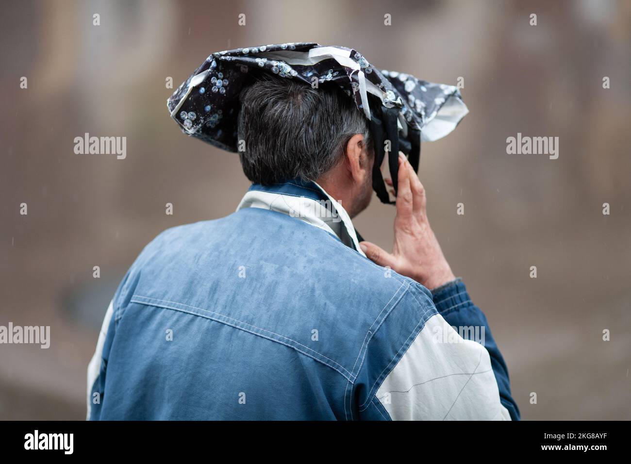 Covering head in the rain hi-res stock photography and images - Alamy