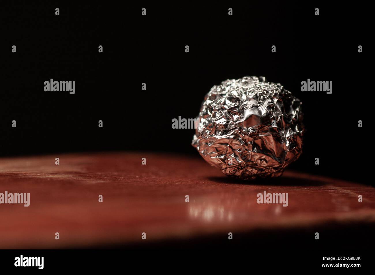 Ball of tinfoil hi-res stock photography and images - Alamy