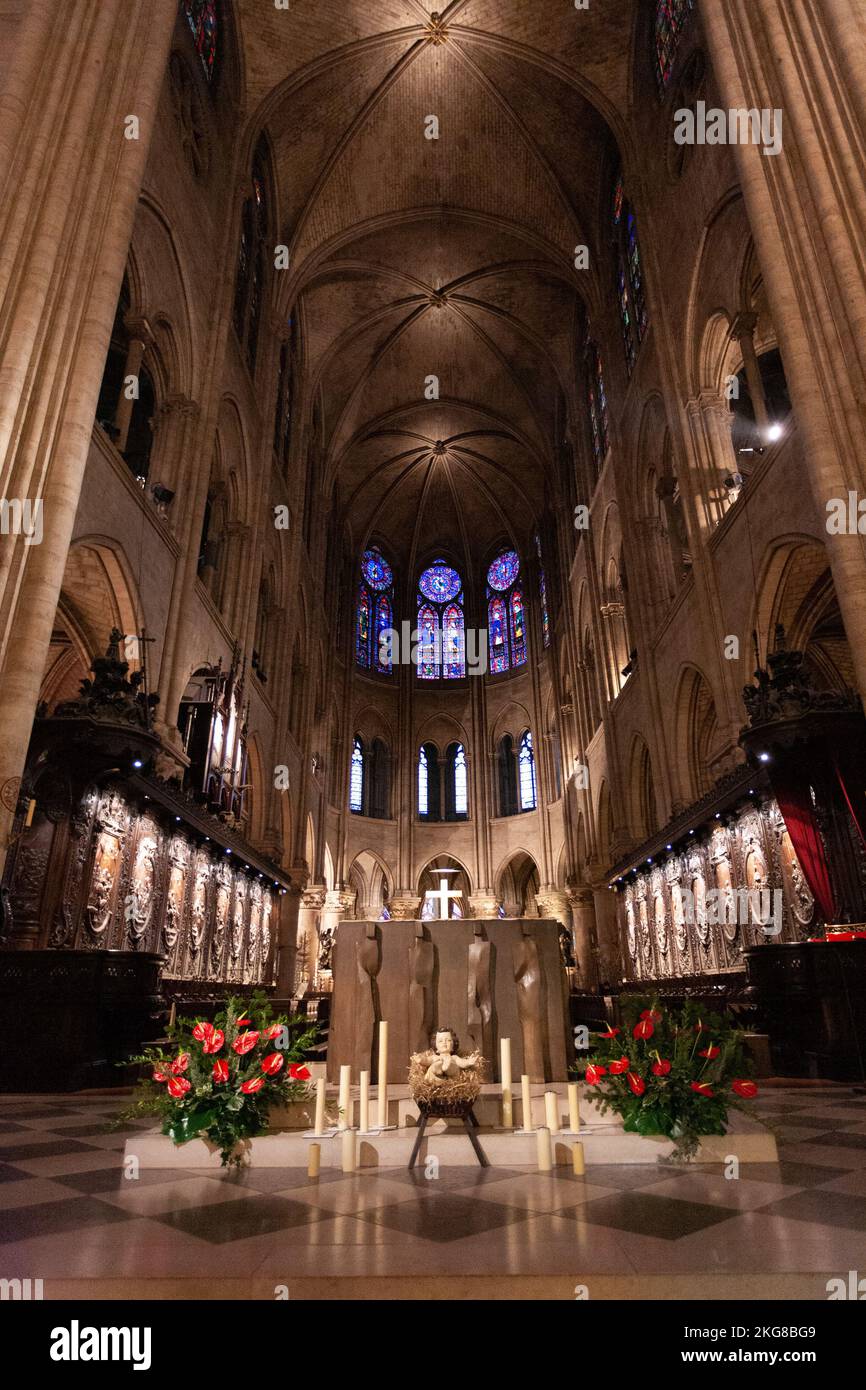 PARIS, FRANCE - DECEMBER 31, 2011: Notre Dame de Paris cathedral ...