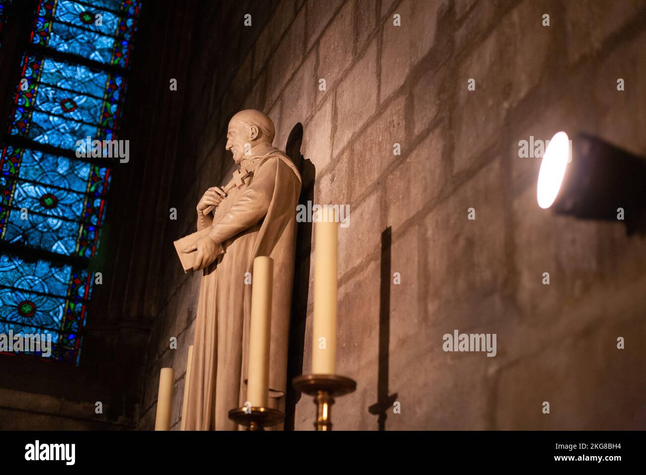 PARIS, FRANCE - DECEMBER 31, 2011: Notre Dame de Paris cathedral ...