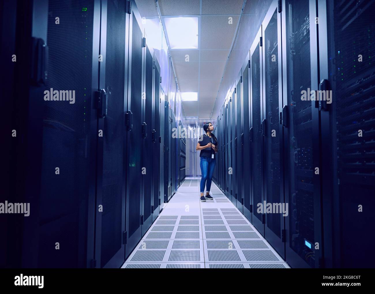 Working data center full server hi-res stock photography and images - Alamy