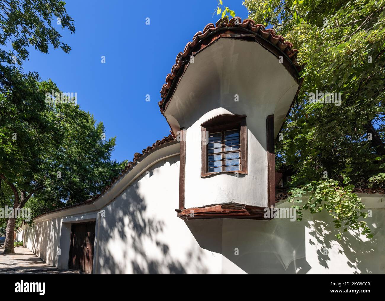 Asymmetric building hi-res stock photography and images - Alamy
