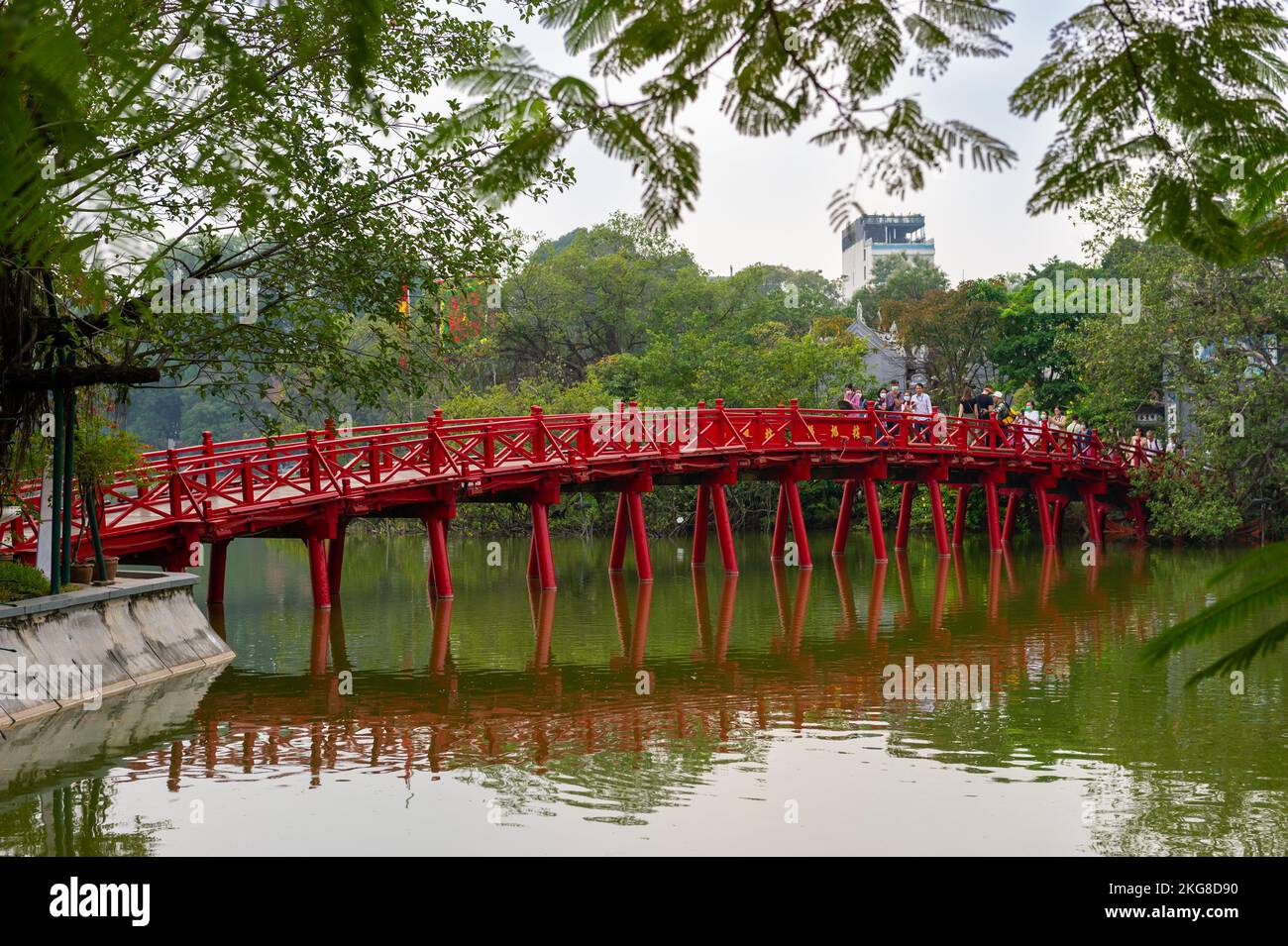 The Red Bridge (Thê Húc Bridge) on the Hoàn Kiếm Lake, Hanoi, Vietnam Stock Photo - Alamy