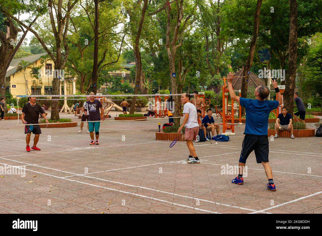 Playing badminton in the Hanoi Botanical Gardens (Bach Thao Park ...