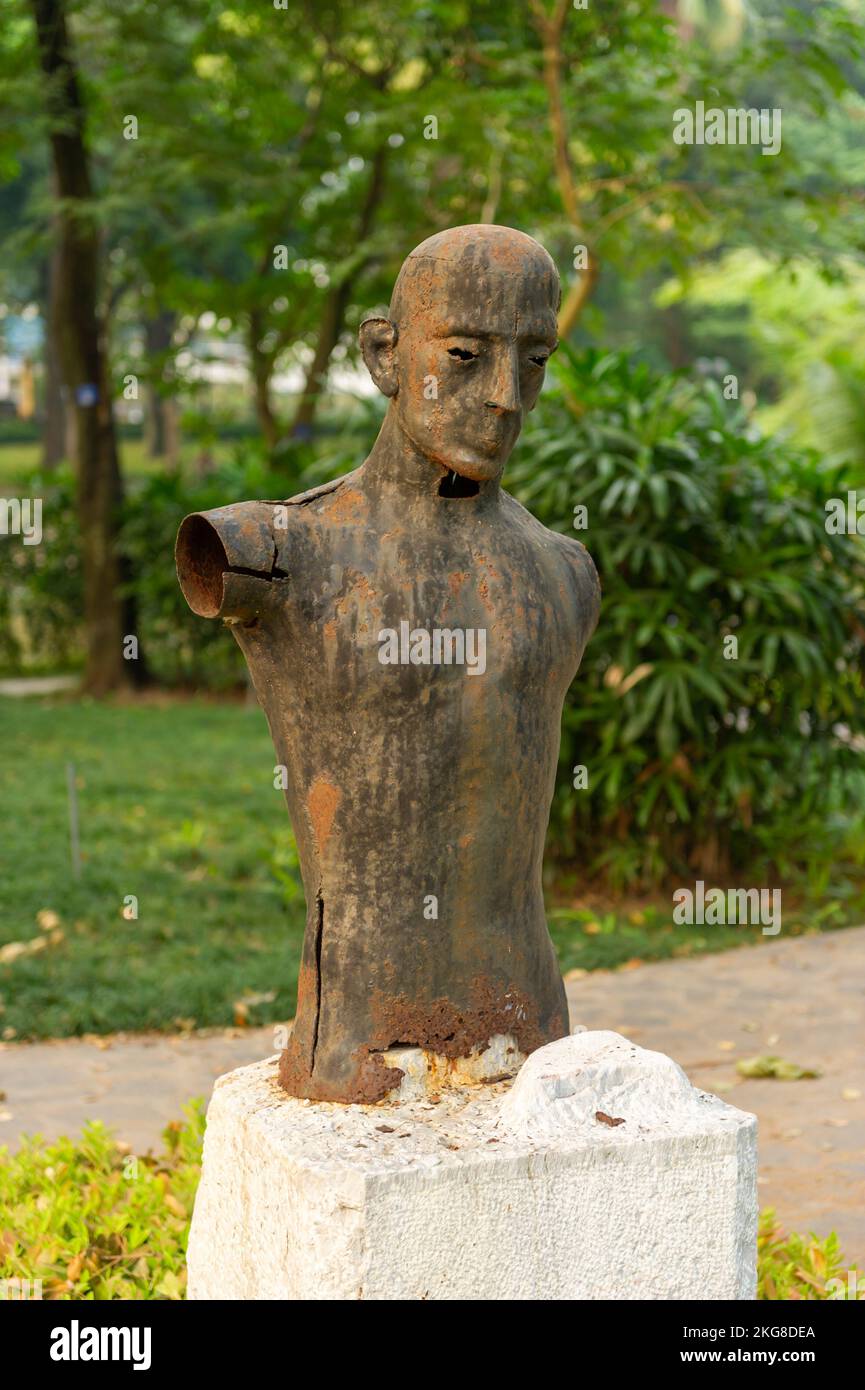 A statue in the Hanoi Botanical Gardens (Bach Thao Park), Hanoi ...