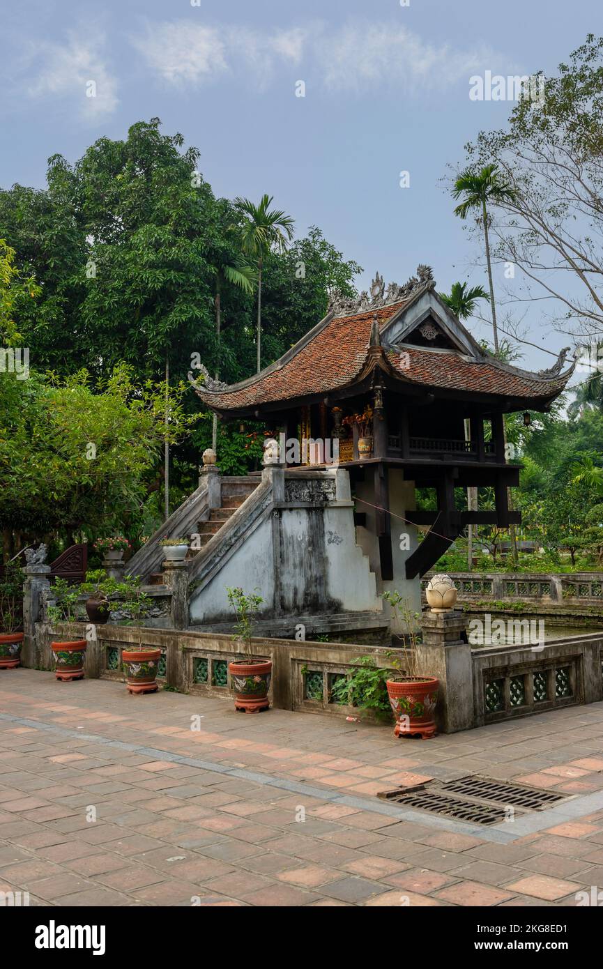 The One Pillar Pagoda at the Ho Hi Minh Mausoleum Gardens, Hanoi ...