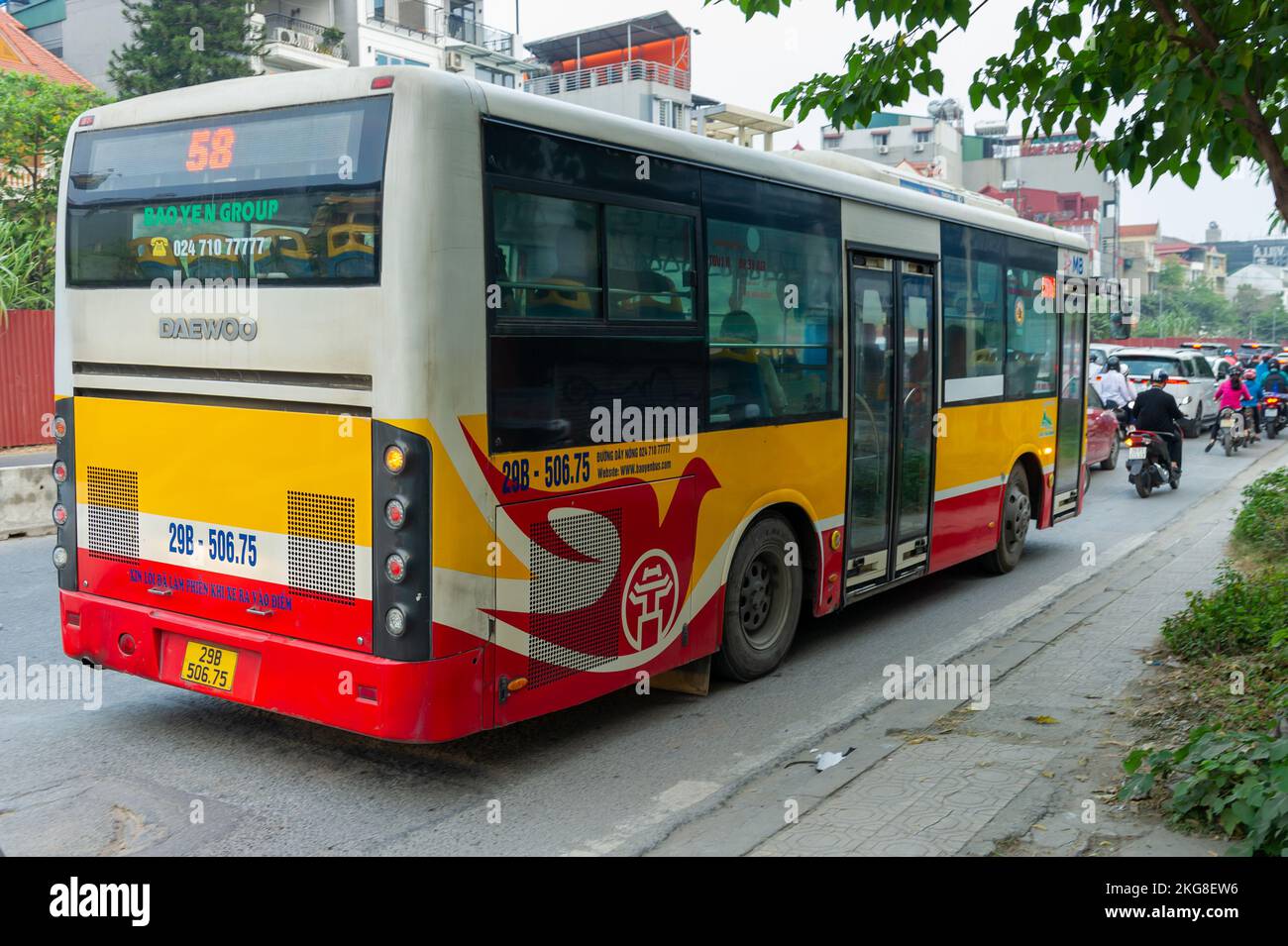 Bus stuck hi-res stock photography and images - Alamy