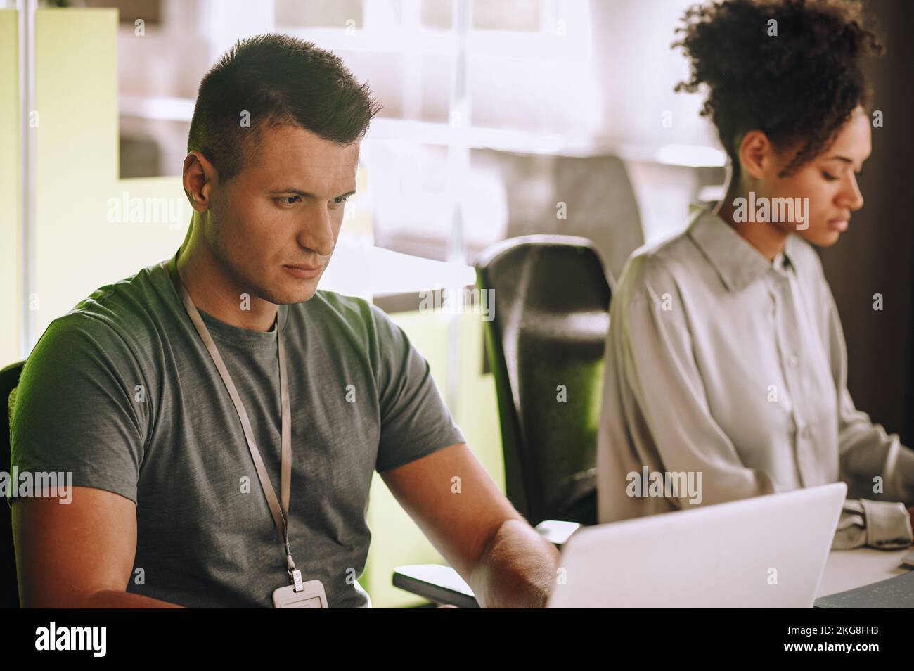 Young office employee working seated hi-res stock photography and ...