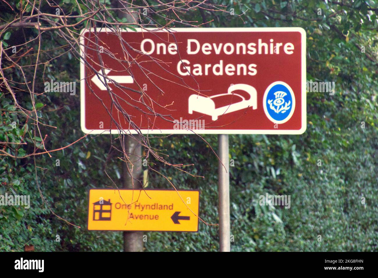 one devonshire gardens, one hyndland place road sign Stock Photo - Alamy
