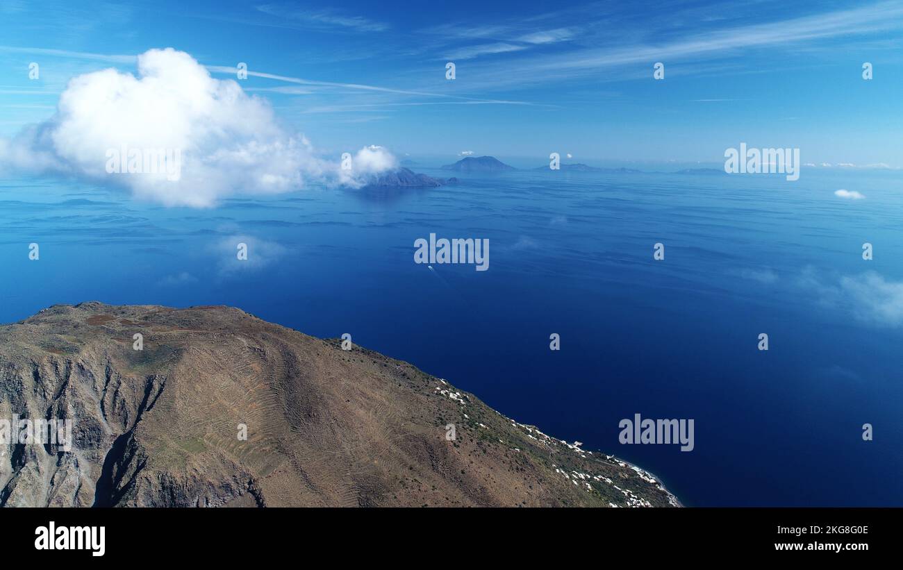 Isole vulcaniche hi-res stock photography and images - Alamy