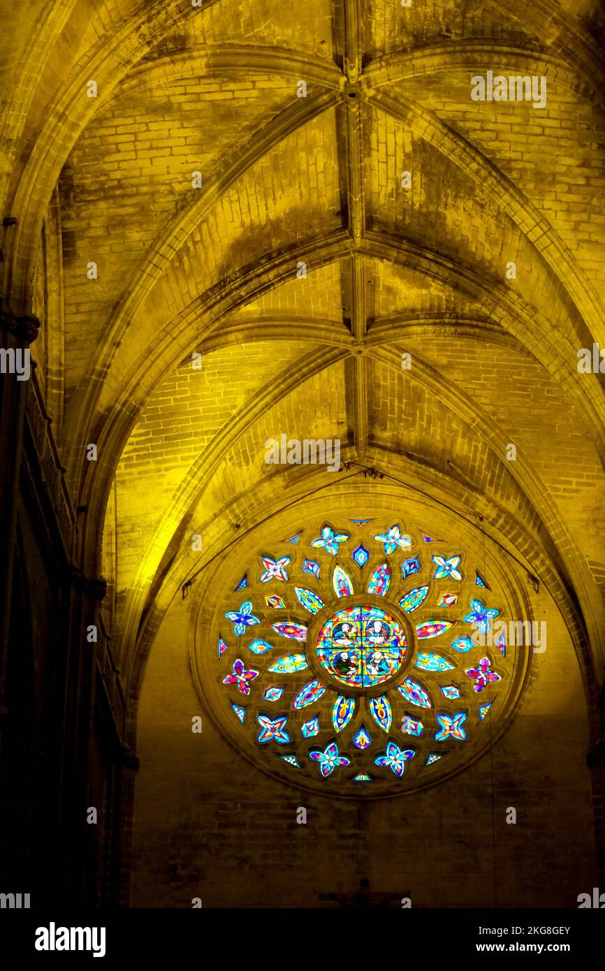 15th century rose window hi-res stock photography and images - Alamy
