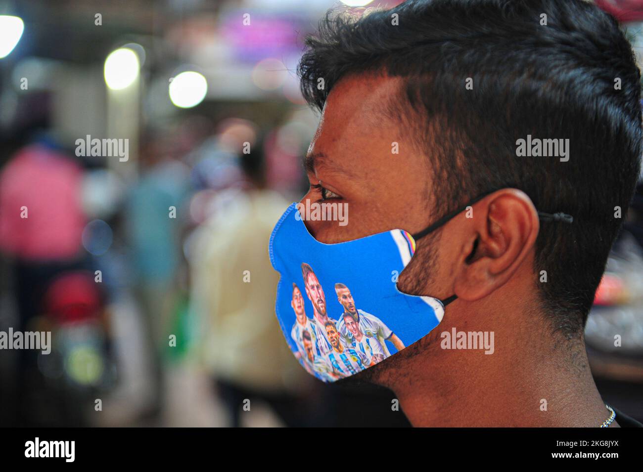 World cup qatar 2022 mask hi-res stock photography and images - Alamy