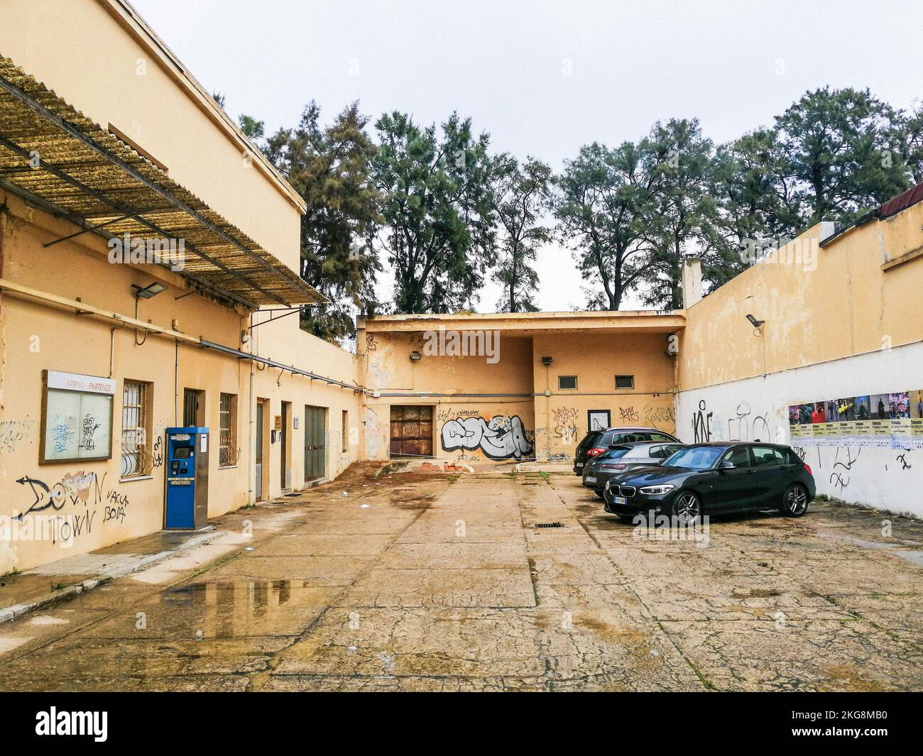 Old bus station hi-res stock photography and images - Alamy