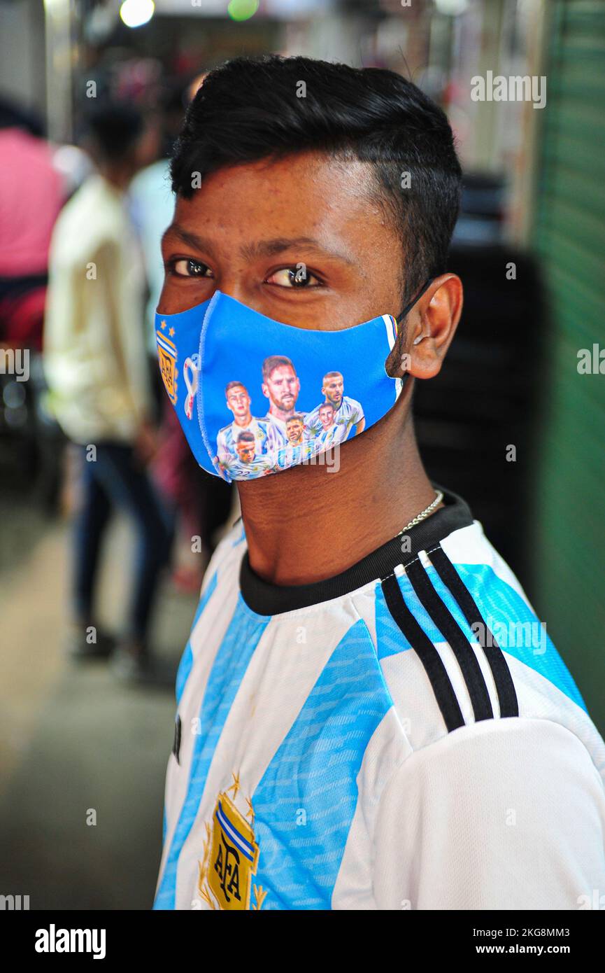World cup qatar 2022 mask hi-res stock photography and images - Alamy