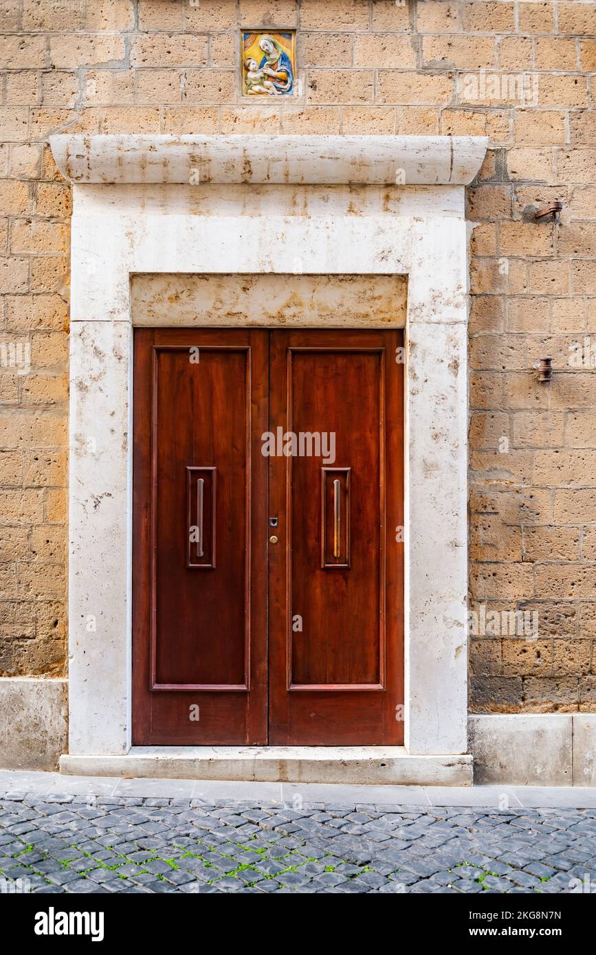 Traditional italian door hi-res stock photography and images - Alamy