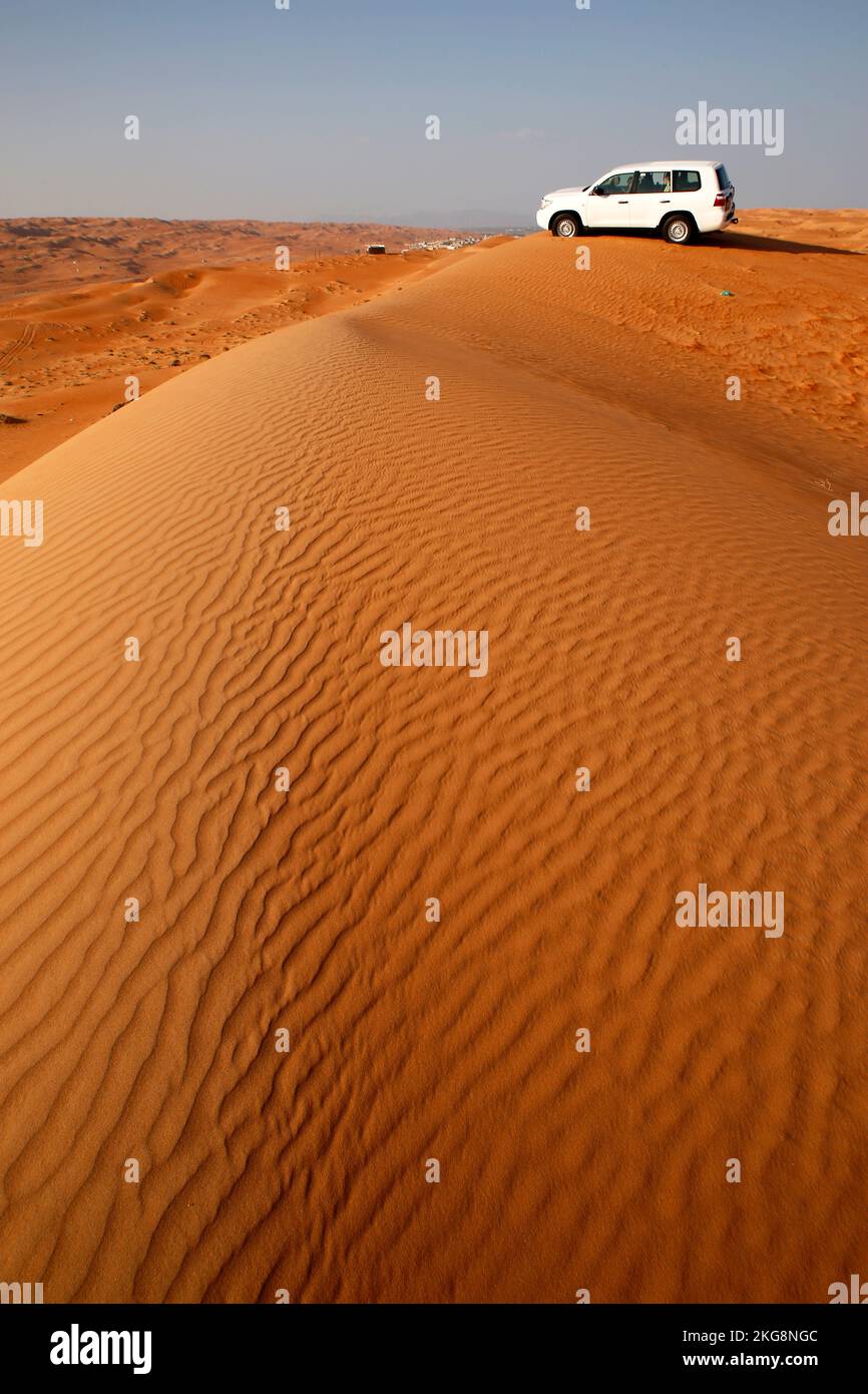 Empty quarter and oman and car hi-res stock photography and images - Alamy