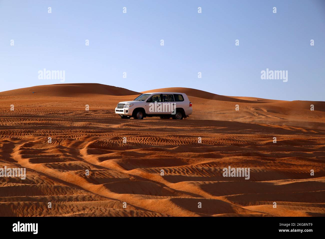 Off road vehicle at Wahiba Sands, Oman Stock Photo - Alamy