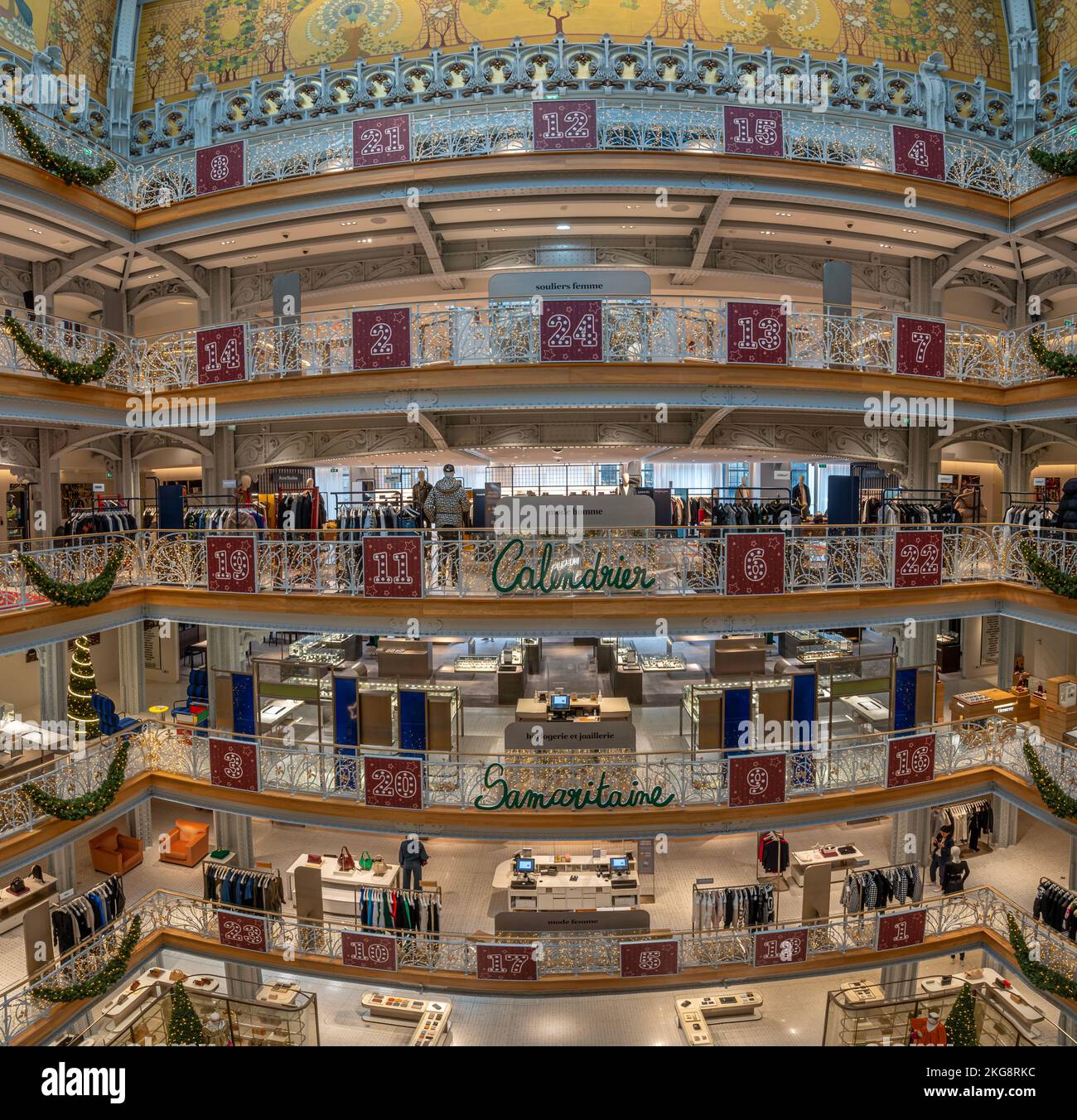 La Samaritaine department store. Inside view of the building Stock ...