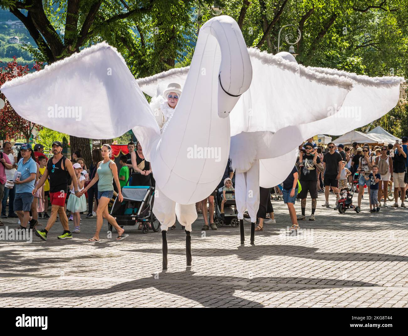 Merano (Meran) city: street artists during the Festival Asphalt art at ...