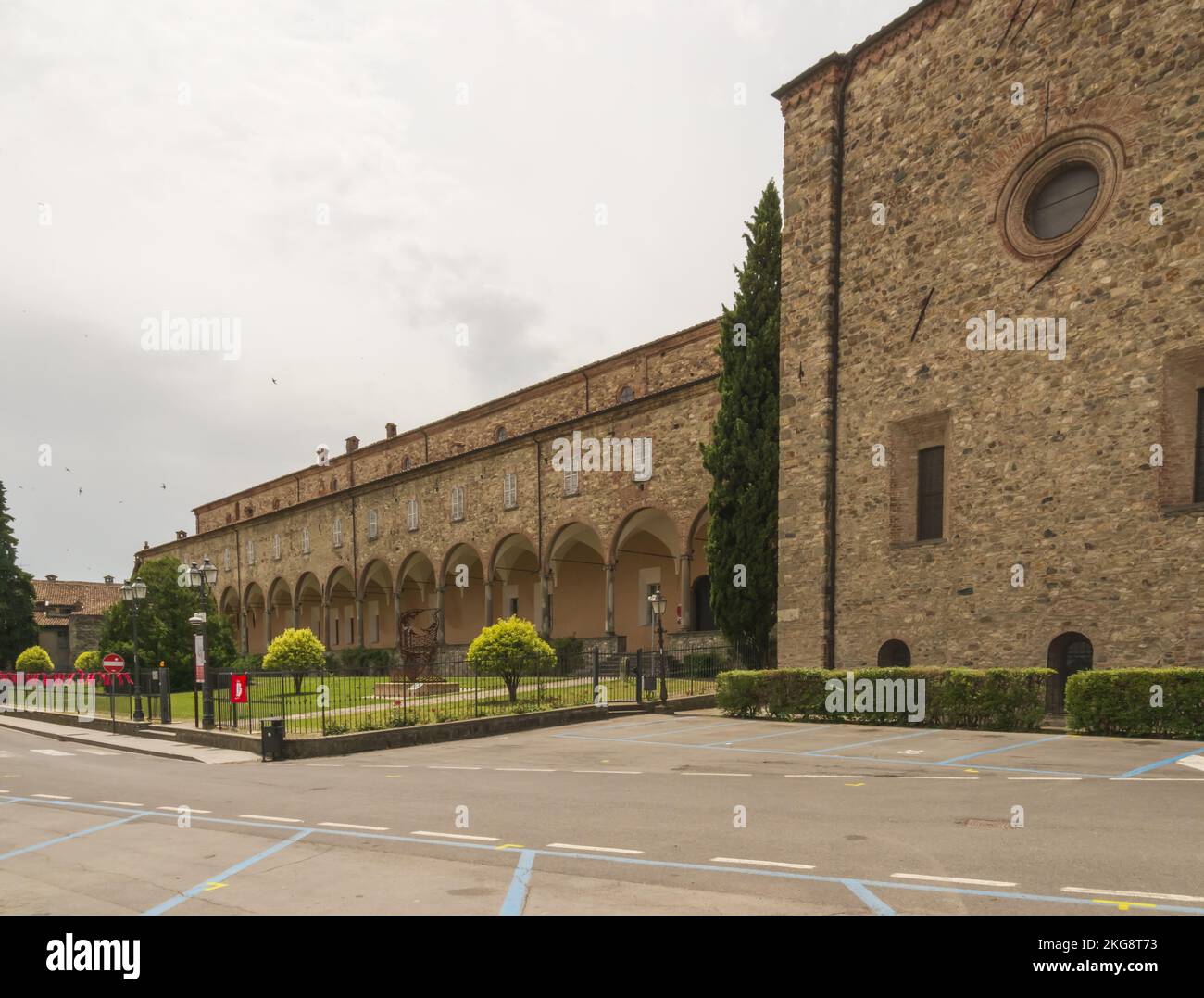 bobbio abbazia di san colombano 2 Stock Photo - Alamy