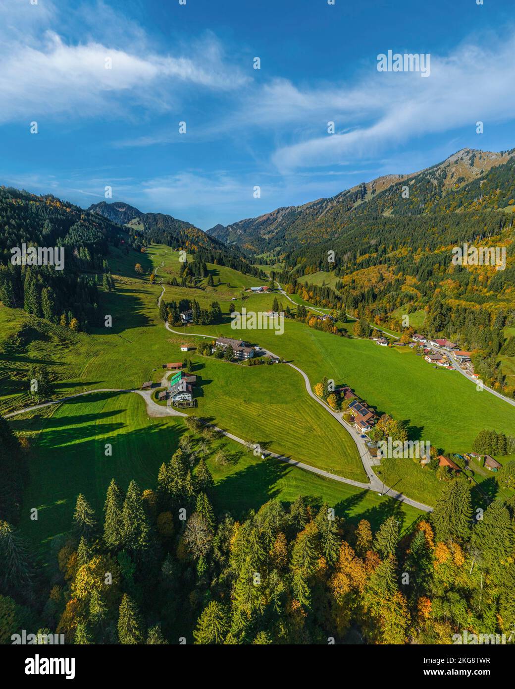 Beautiful alpine nature in the Gunzesried Valley near Sonthofen Stock ...