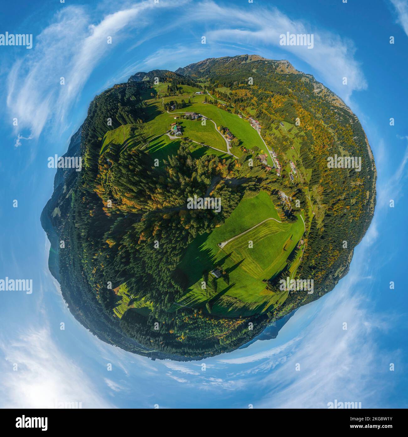 Beautiful alpine nature in the Gunzesried Valley near Sonthofen Stock ...