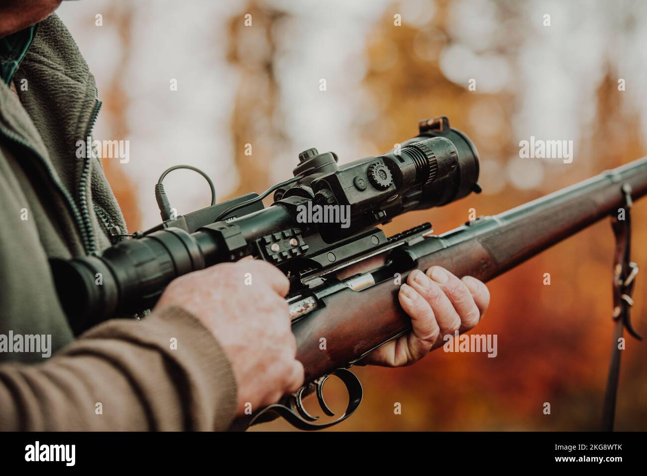 Father and son hunting silhouette hi-res stock photography and images ...