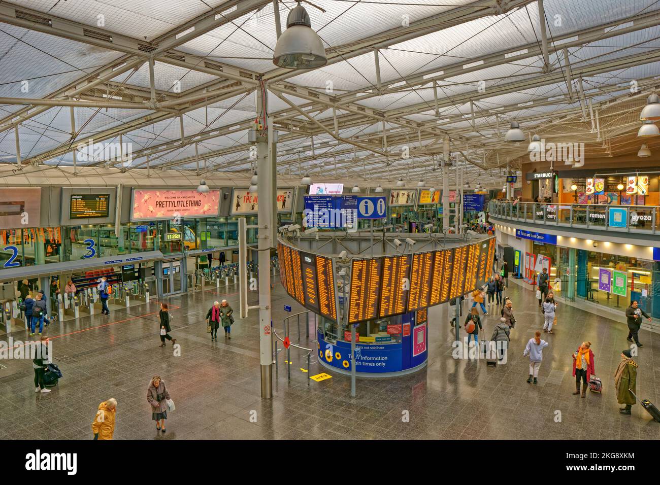 Piccadilly station departure concourse, Manchester, Greater Manchester ...