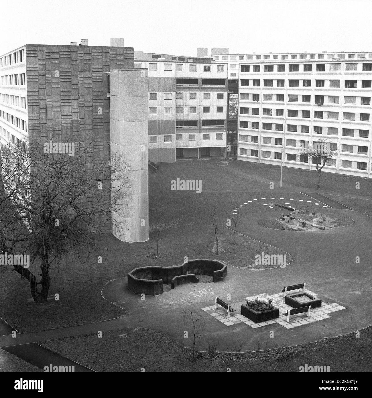 1950s social housing development hi-res stock photography and images ...