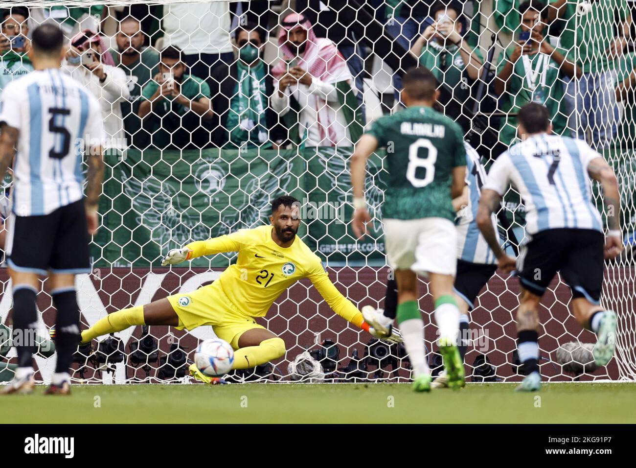 LUSAIL CITY - (l-r) Saudi Arabia goalkeeper Mohammed Al Owais, Lionel ...