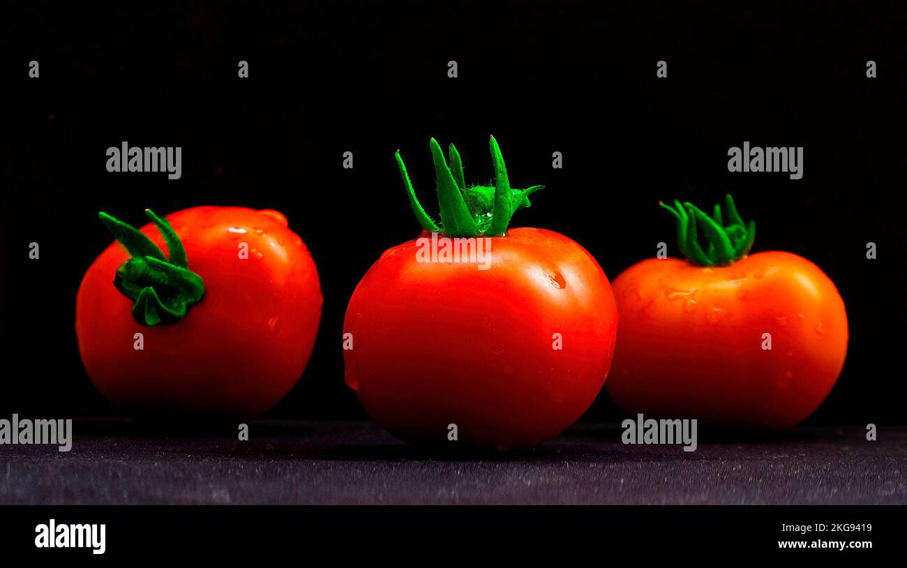 Fresh red tomatoes Stock Photo - Alamy