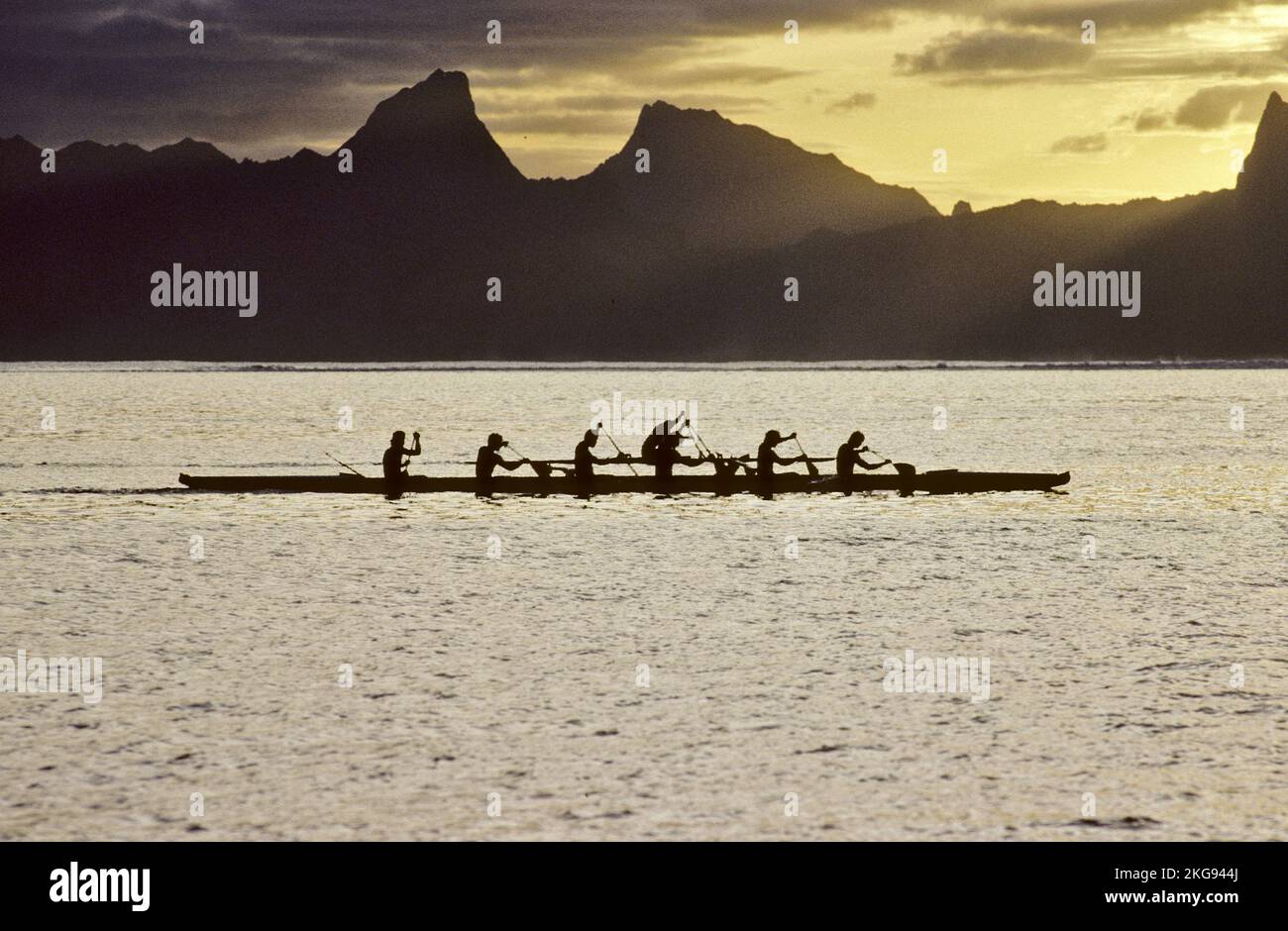 Sunset island pacific tahiti boat hi-res stock photography and images ...