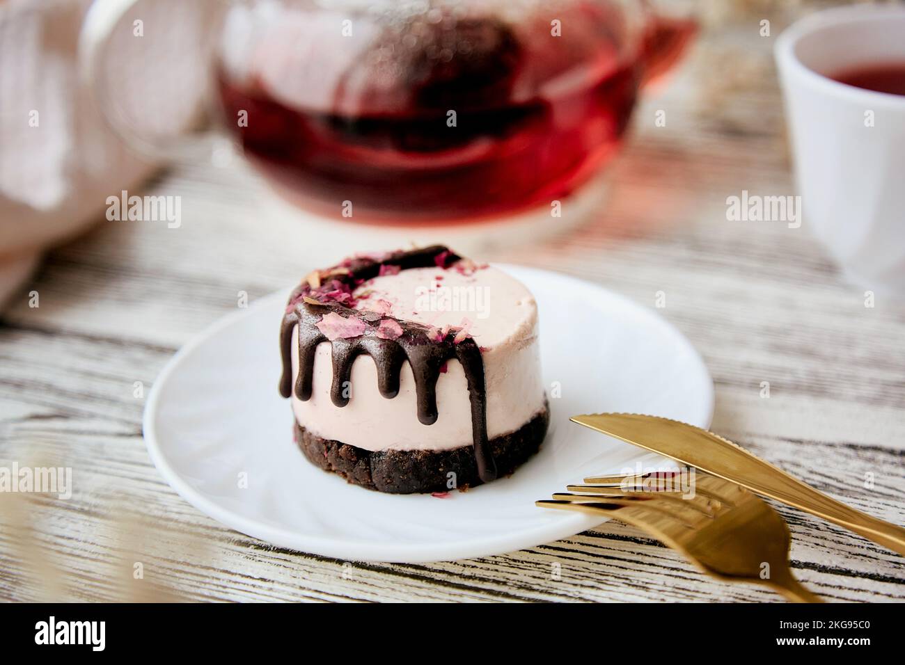Aesthetics healthy no bake, gluten free and sugar free raspberry pastry ...