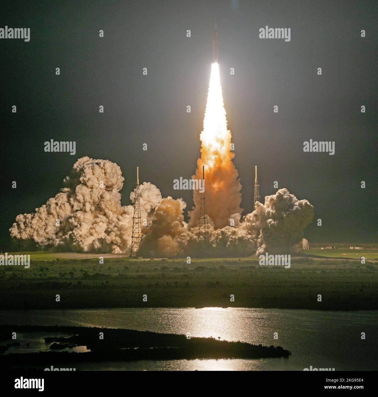 Artemis i rocket hi-res stock photography and images - Alamy