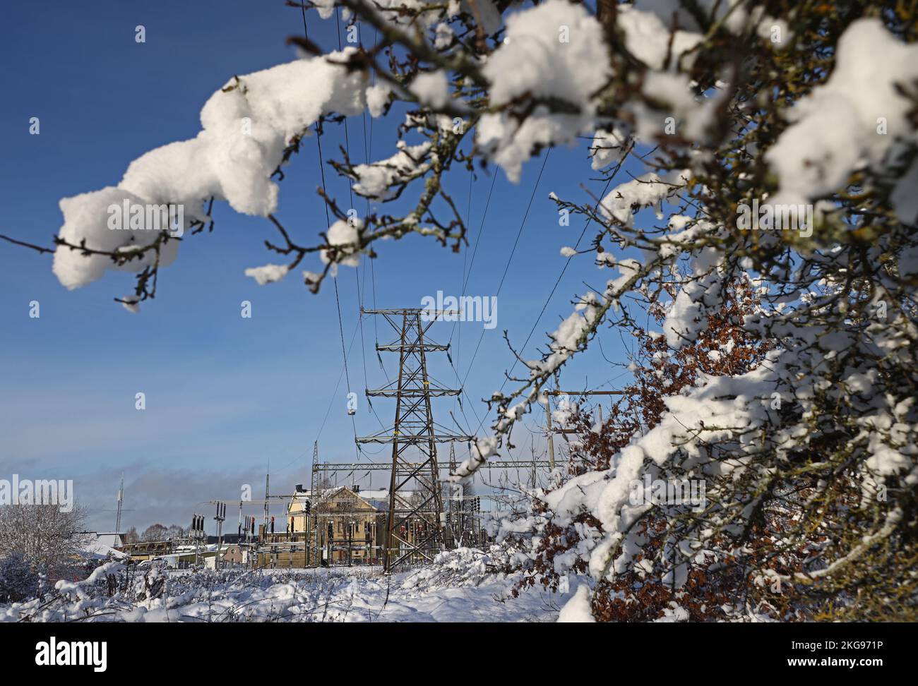 Seasonal weather, power lines, after Monday's heavy snowfall Stock ...