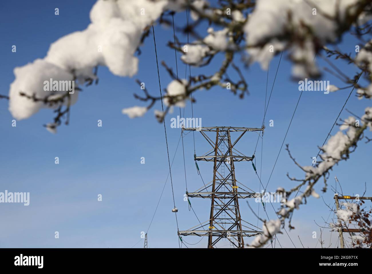 Seasonal weather, power lines, after Monday's heavy snowfall Stock ...